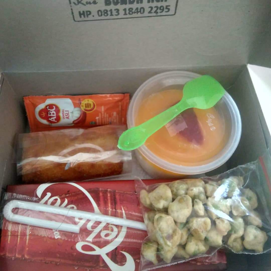 Snack Box Bunda Alif – Menyediakan aneka kue kotak