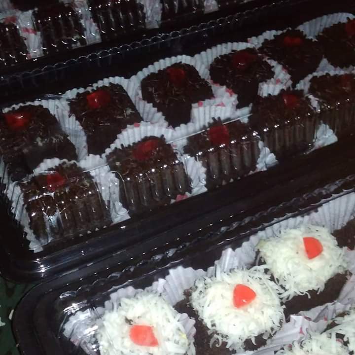 Snack Box Bunda Alif – Menyediakan aneka kue kotak